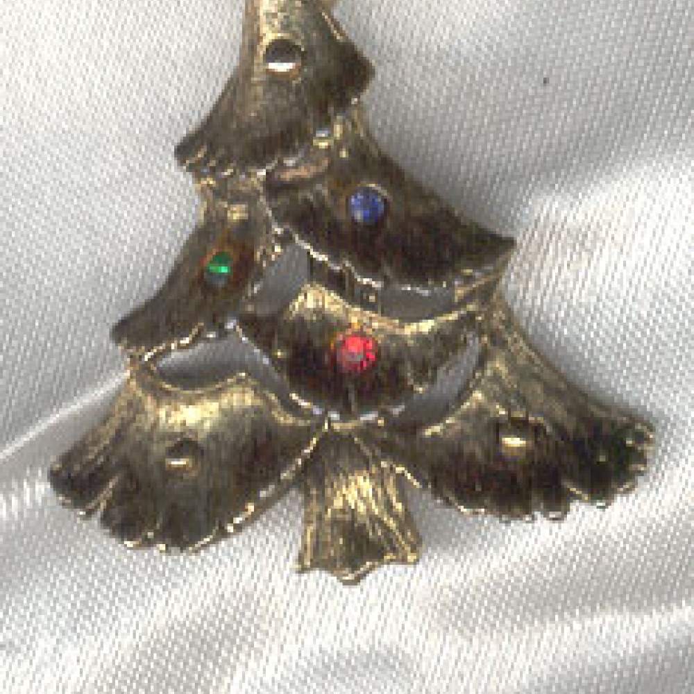 Marvelous AVON Goldtone Christmas Tree Pin - Always Treasured
